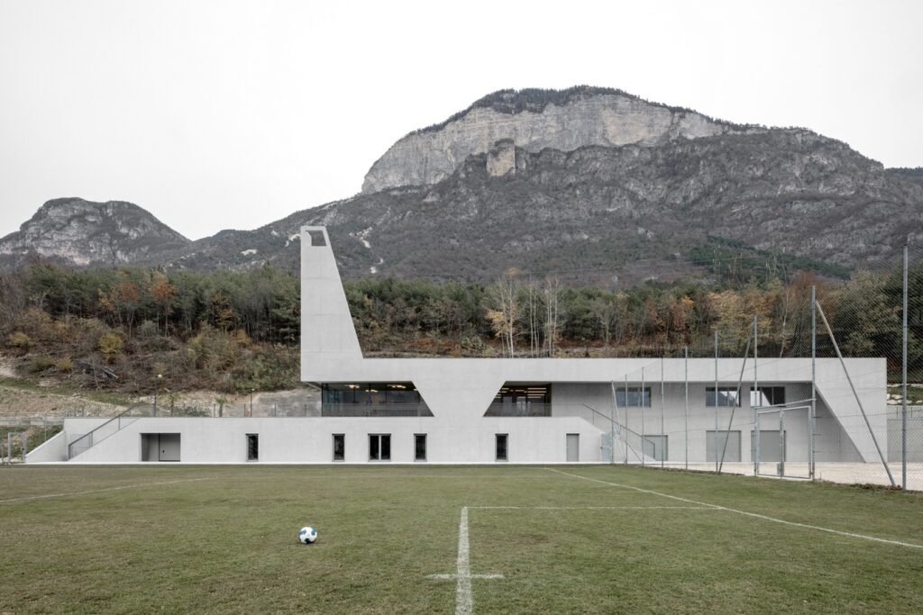 Reimagining Community Spaces: Fieldhouse Sports Hall by MoDusArchitects ...
